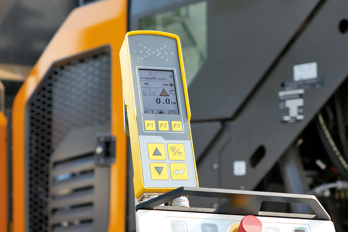 SUPER-SKI - Precision Asphalt Leveling - MOBA Mobile Automation Europe